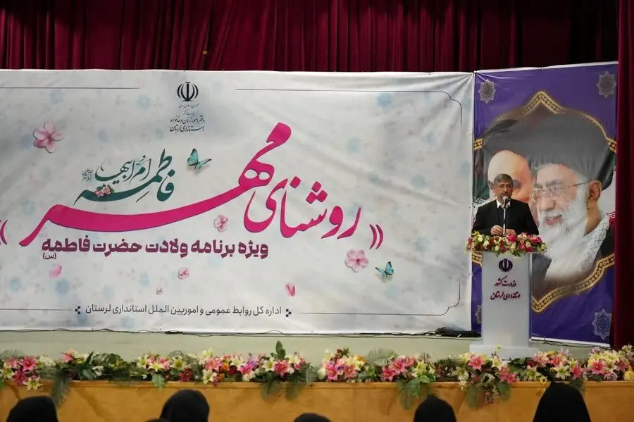 نقش زنان، نقشی بی بدیل و بدون جایگزین در جامعه خانواده و محیط کار است